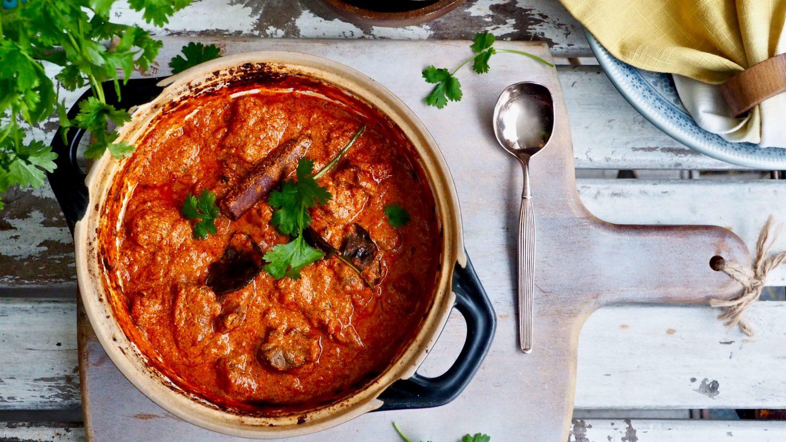 Rogan josh lammaspata — Peggyn pieni punainen keittio
